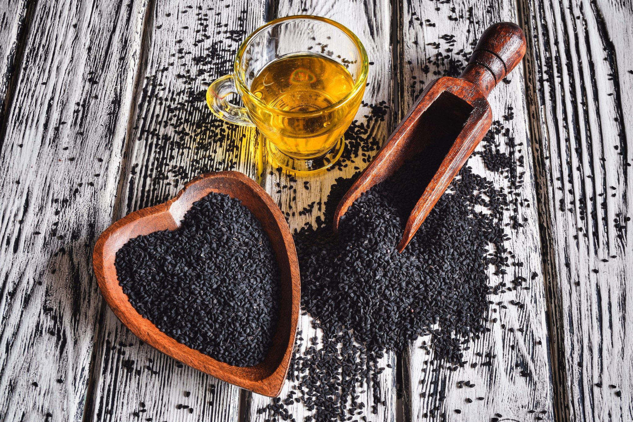 6 dejstev o uporabi črne kumine v prehrani psov - Naravno Zdrav Pes